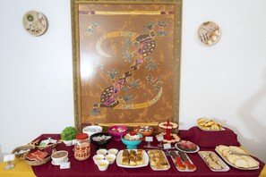 Pequeno-almoço tipo buffet diário incluído 