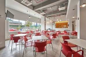 Café da manhã continental grátis todos os dias