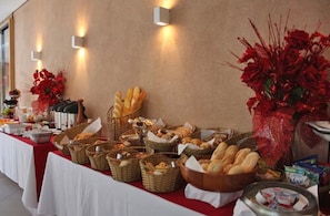 Café da manhã continental grátis todos os dias