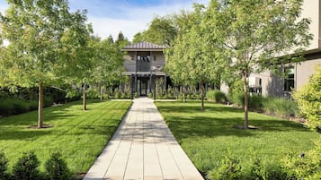 1 quarto, roupas de cama premium, cofres nos quartos