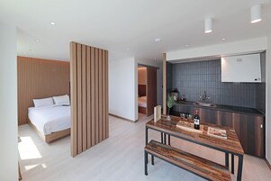Roupas de cama premium, cortinas blackout, quartos à prova de som