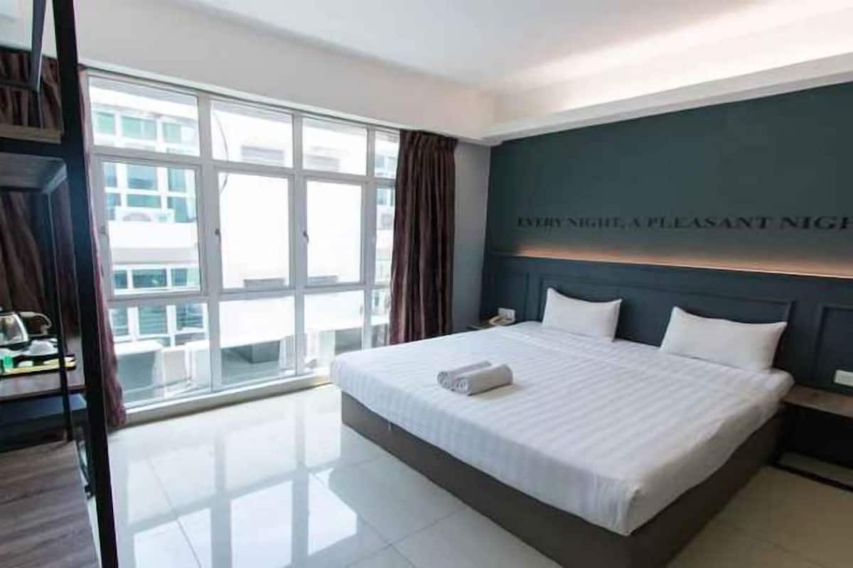 Escrivaninha, quartos à prova de som, ferros/tábuas de passar roupa