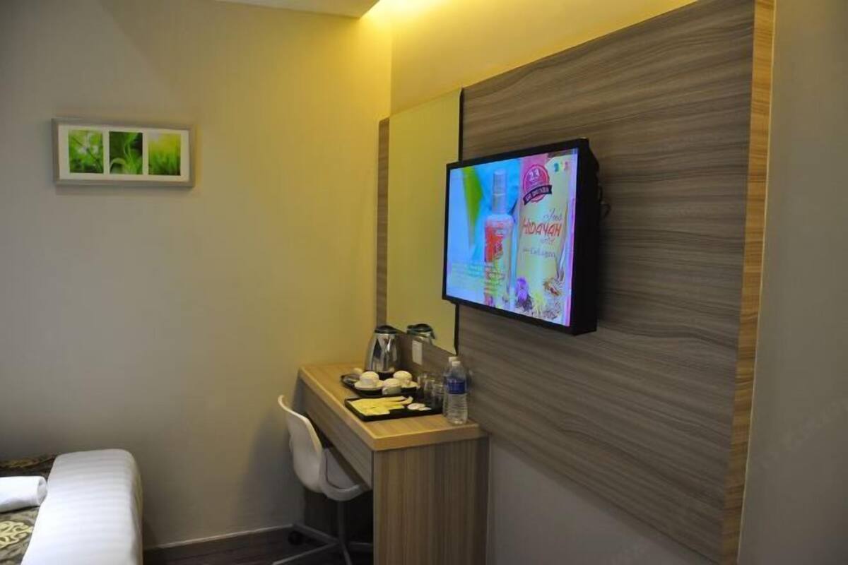 Secretária, ferro/tábua de engomar, Wi-fi grátis