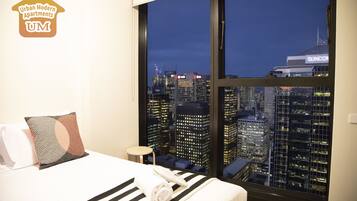 Com decoração personalizada, com mobília individualizada