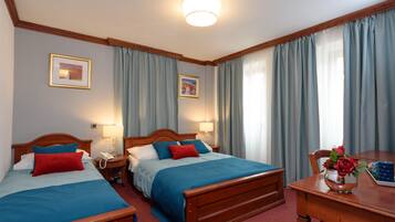 Quarto triplo | 1 quarto, escrivaninha, espaço de trabalho para notebook