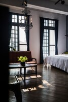 Quarto Quádruplo Clássico | Cortinas/cortinados opacos, Wi-fi grátis, roupa de cama fornecida