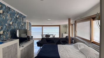 Condo panorâmico | Área de estar | TV de tela plana