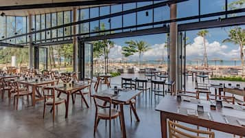 2 restaurantes, café da manhã, culinária internacional