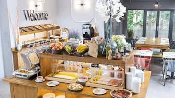 Pequeno-almoço tipo buffet diário (12 EUR por pessoa)