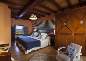 Quarto Duplo ou Twin Standard, vista para o mar | Roupa de alta qualidade, minibar, cofre no quarto, secretária 