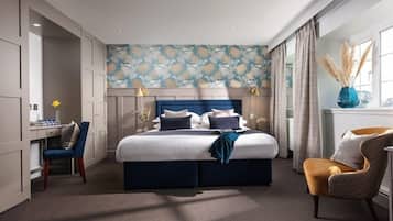 Quarto Duplo Signature | Secretária, Wi-fi grátis, roupa de cama fornecida