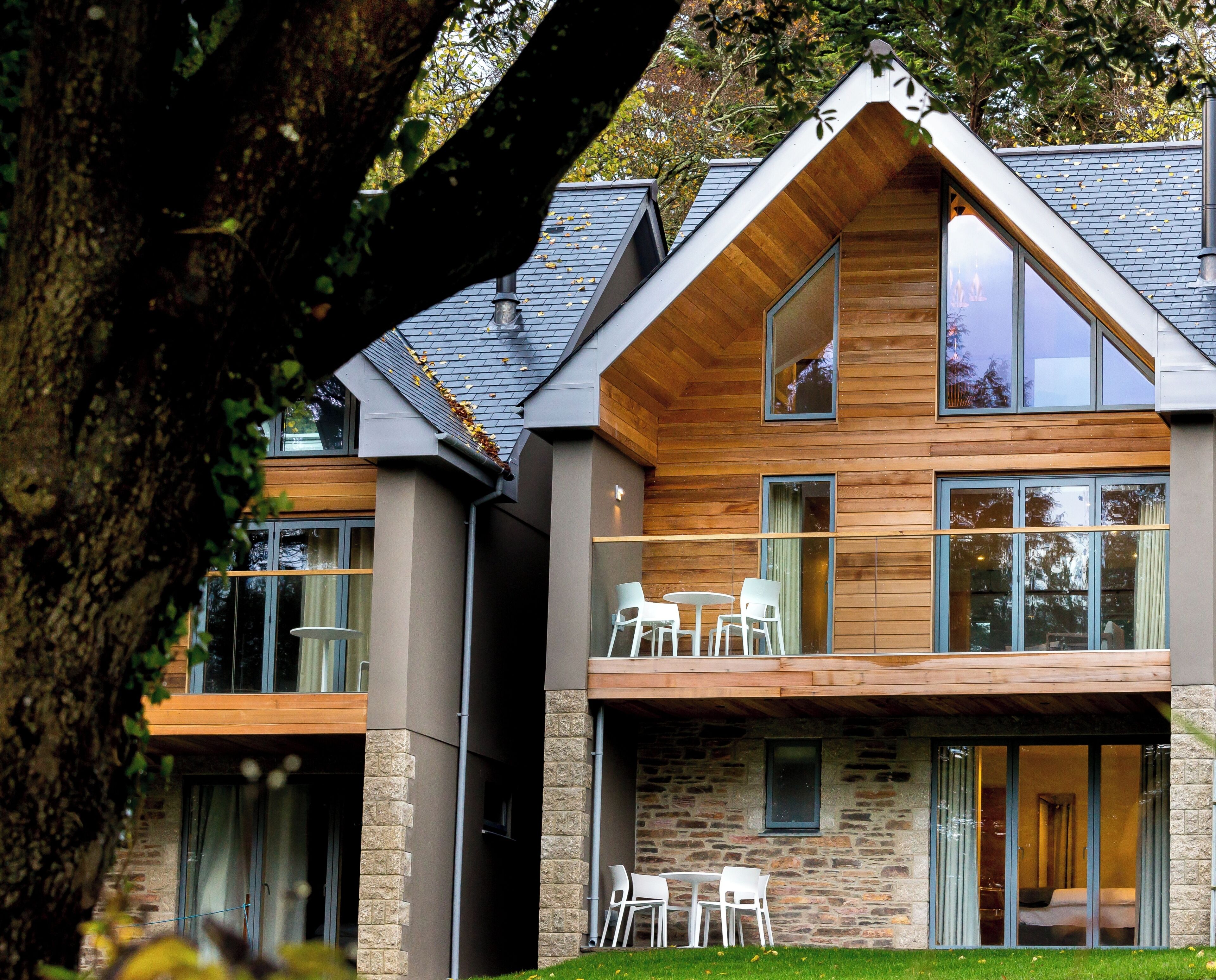 Casa luxo | Escrivaninha, Wi-Fi de cortesia, roupa de cama