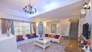 Villa, 3 quartos | Sala de estar | TV de ecrã plano 