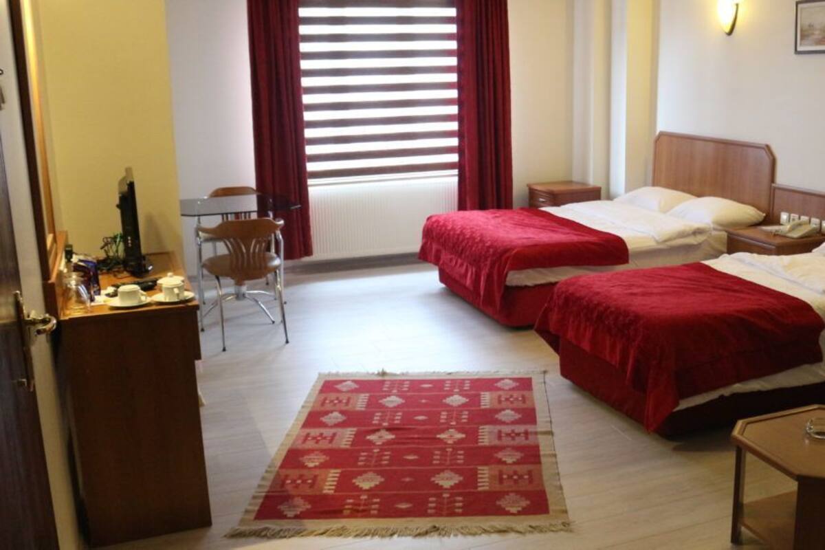 Suite | Roupa de alta qualidade, minibar, cofre no quarto, secretária