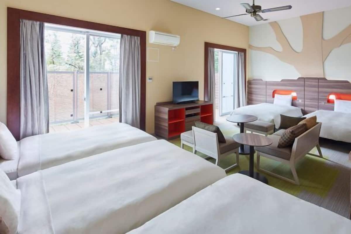 1 quarto, cofres nos quartos, escrivaninha, cortinas blackout