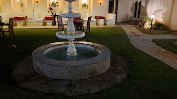 2 restaurantes, café da manhã, local e internacional