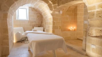 Sauna, massagens de pedras quentes, massagens musculares profundas