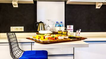 Suíte, sacada | 1 quarto, escrivaninha, quartos à prova de som