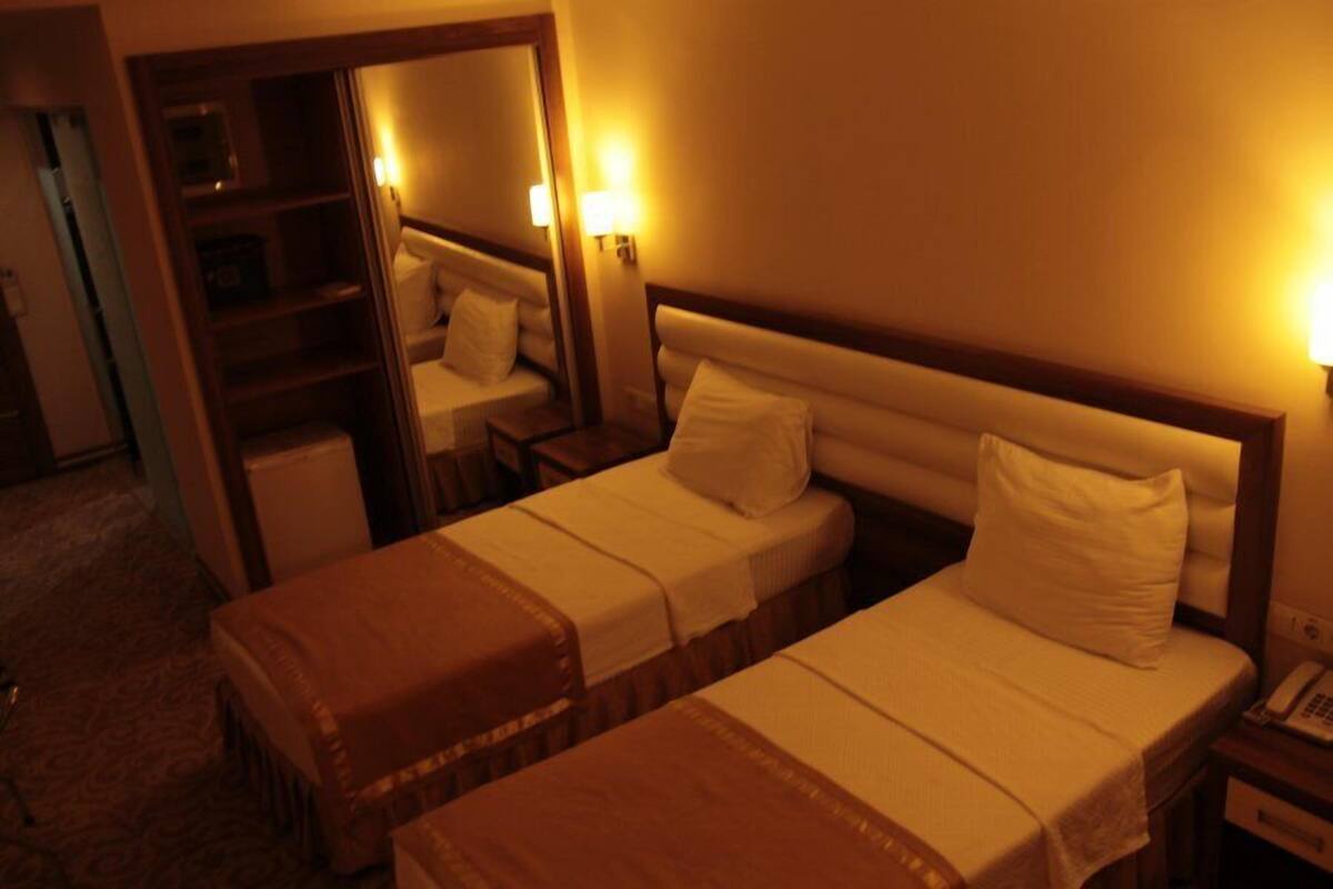 Quarto Triplo Standard | Minibar, cofre no quarto, quartos insonorizados, Wi-fi grátis 