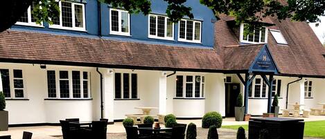 Pequenos-almoços, almoços, jantares servidos, cozinha britânica