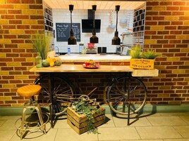 Pequenos-almoços, almoços, jantares servidos, cozinha britânica 