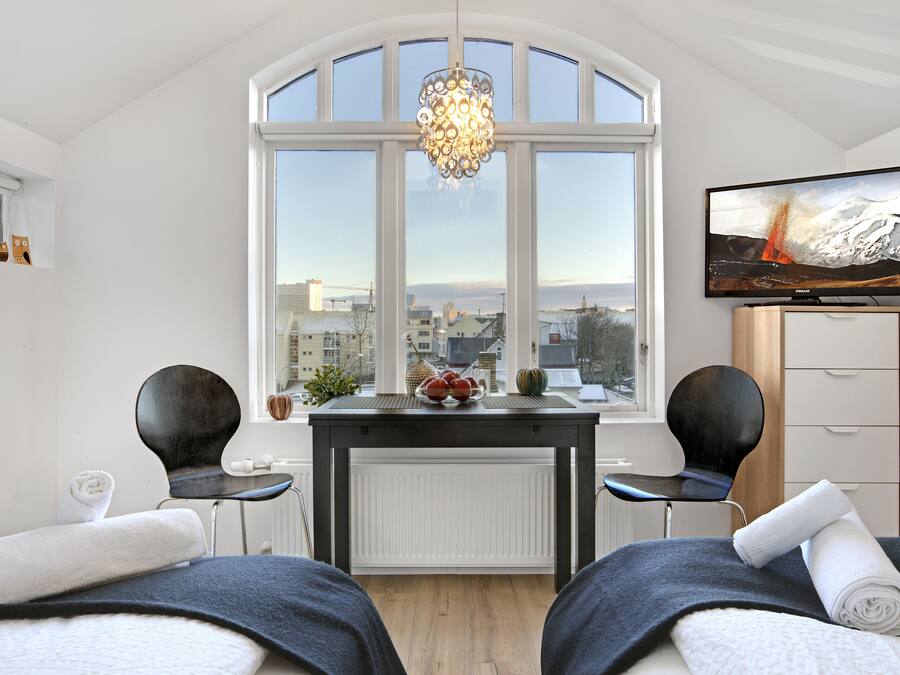 Estúdio, varanda | Quartos insonorizados, ferro/tábua de engomar