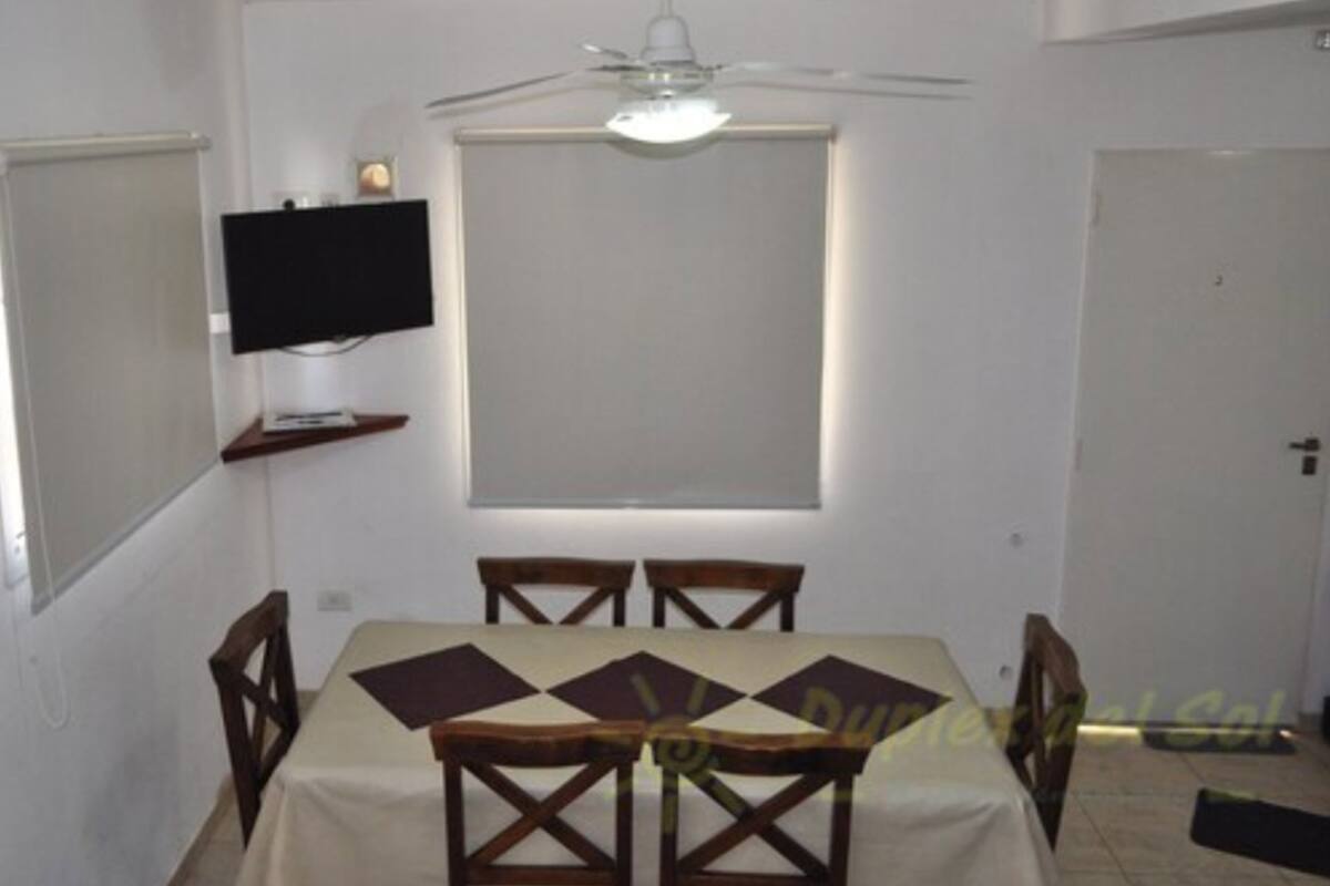 Dúplex Superior, 2 quartos | Sala de estar | Televisor LED de 24 polegadas com canais por cabo, televisor 