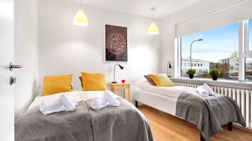 Quarto Triplo, casa de banho partilhada | Cortinas/cortinados opacos, quartos insonorizados