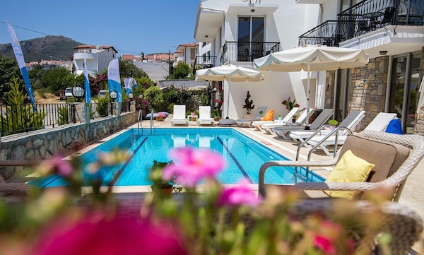 Datca Beyaz Ev Otel - Datça