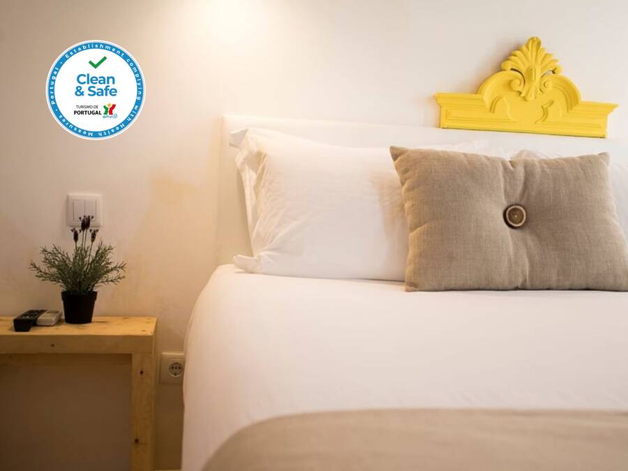 Quarto Duplo Standard | Camas de colchão viscoelástico, com decoração personalizada