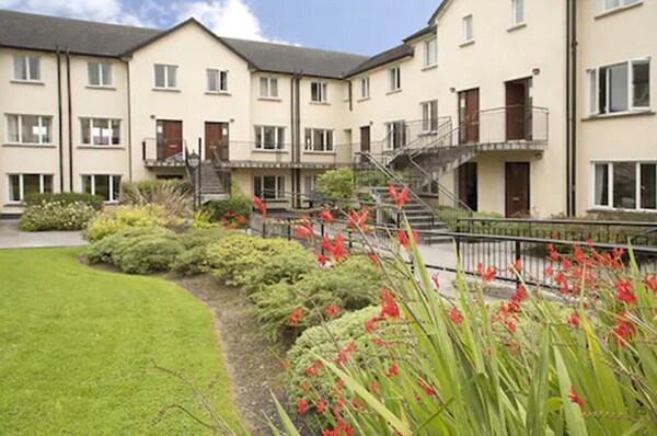 Menlo Park Apartments - Galway