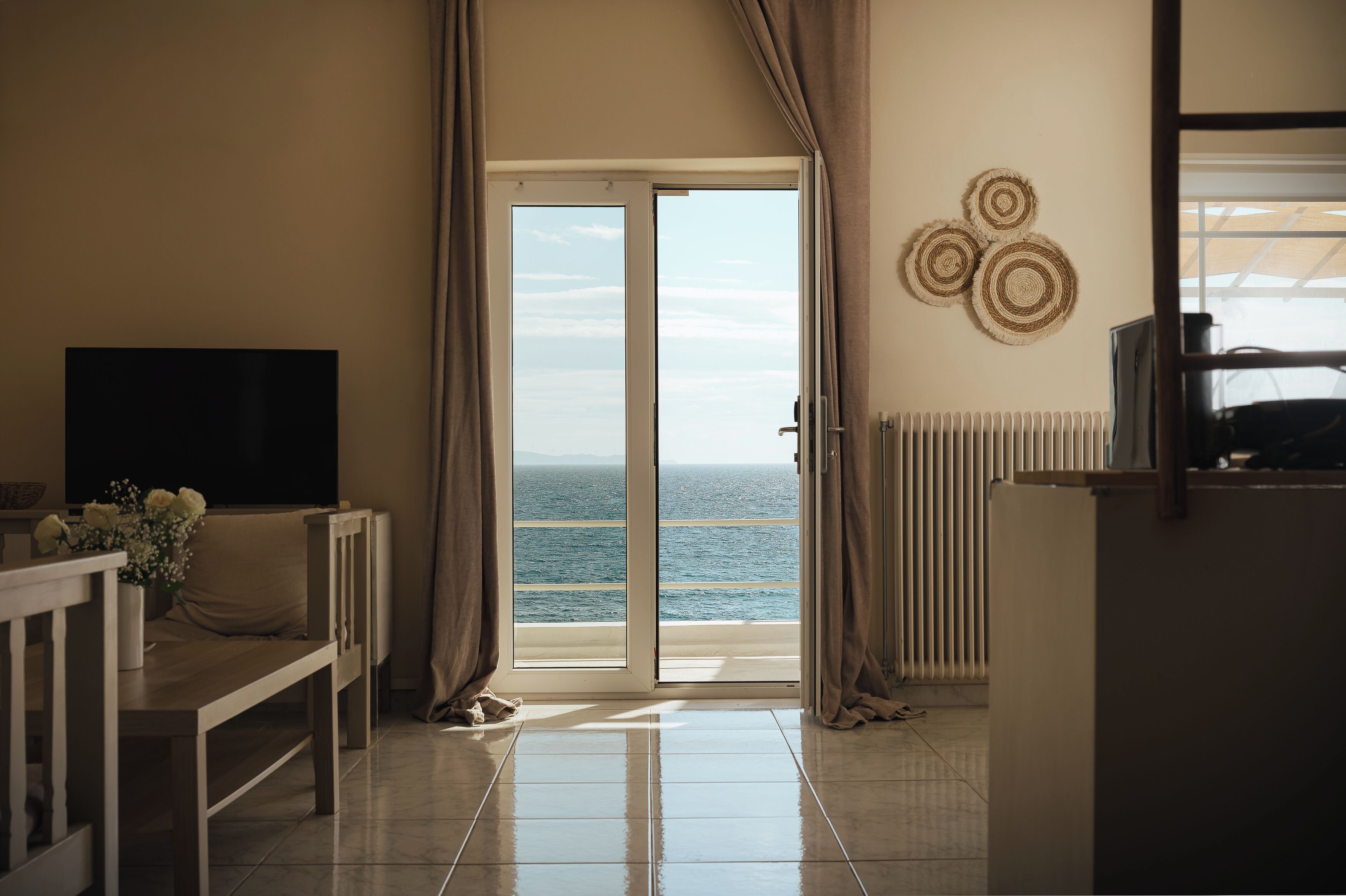 Villa Sea View (2-4 Guests) | Cofre no quarto, com decoração personalizada 