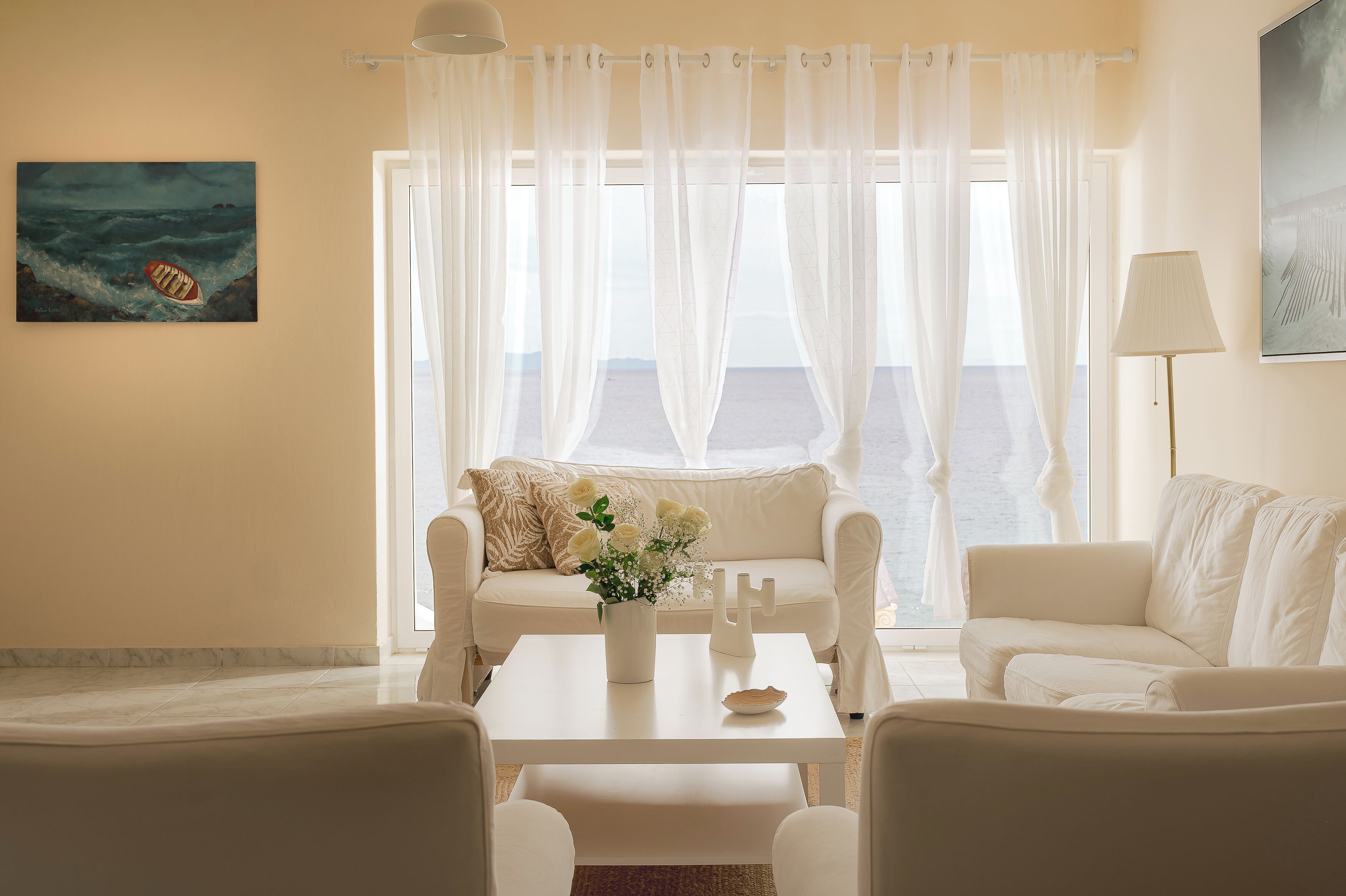 Three Bedroom Villa Sea View(2-8 Adults) | Sala de estar | TV de ecrã plano 