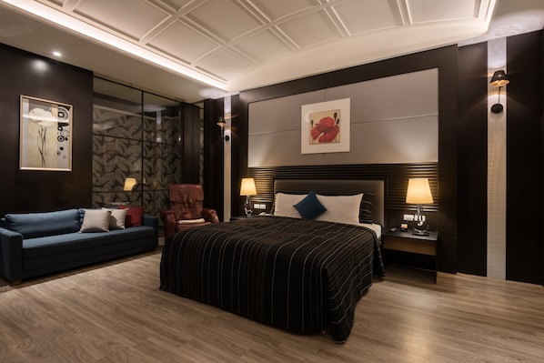 Quarto quádruplo família | Escrivaninha, cortinas blackout, quartos à prova de som