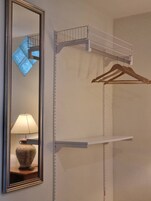 Queen Air Conditioning Room with Garden View | Cofres nos quartos, roupa de cama