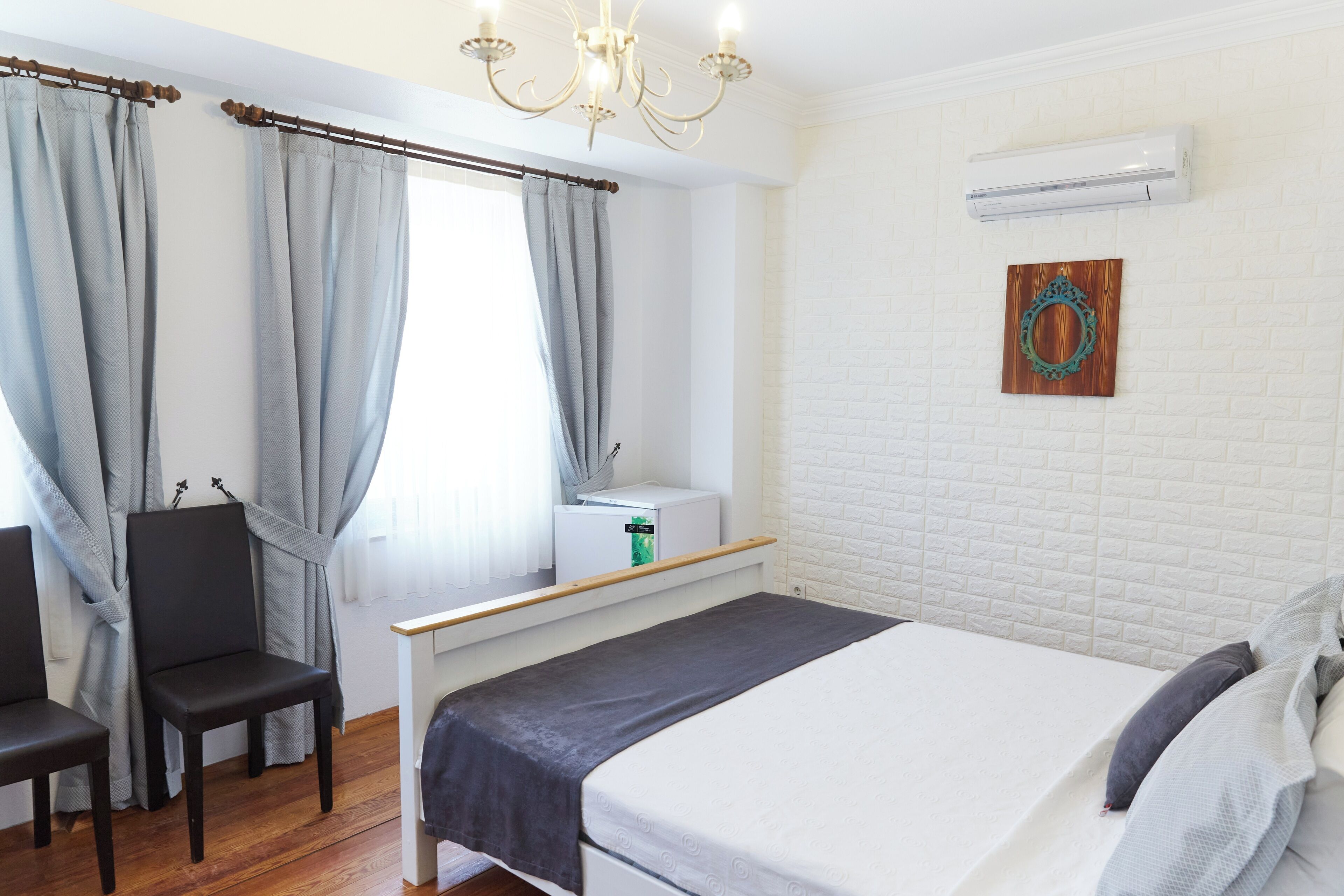 Frigobar, cofres nos quartos, Wi-Fi de cortesia, roupa de cama