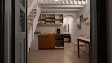 Exclusive Bungalow, 1 Bedroom | Cozinha privada | Um frigorífico, uma placa de cozinha, uma cafeteira/bule