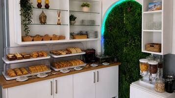 Café da manhã com buffet todos os dias mediante uma taxa