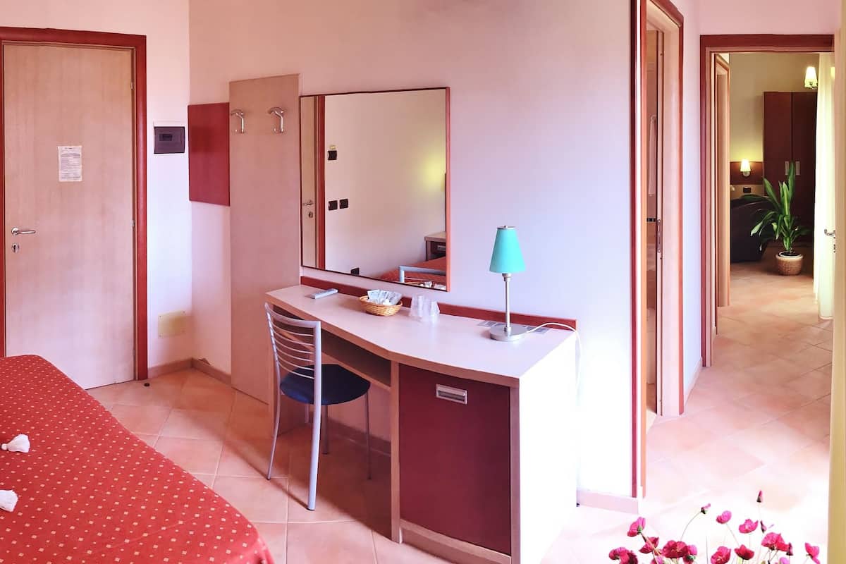 Quarto Familiar | Cofre no quarto, com decoração personalizada