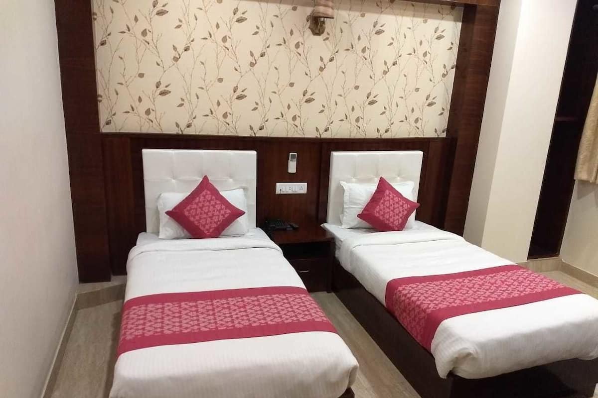 Quarto casal ou duplo luxo, 1 quarto | Sala de estar | TV de tela plana