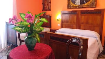 Quarto Triplo Deluxe, vista para o oceano | 1 quarto, roupa de alta qualidade, minibar, secretária