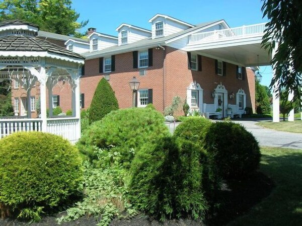 Smoketown Inn - Lititz, PA