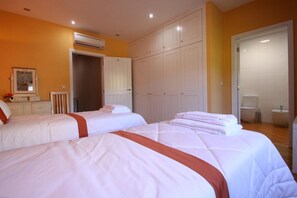 Quartos insonorizados, berços/camas para crianças, Wi-fi grátis 