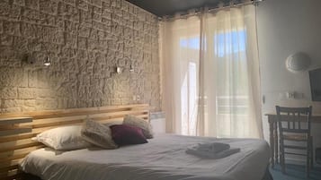 Quarto Triplo Comfort | Secretária, berços/camas para crianças grátis, Wi-fi grátis