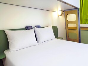 Quarto standard, 1 cama de casal | Escrivaninha, cortinas blackout, quartos à prova de som