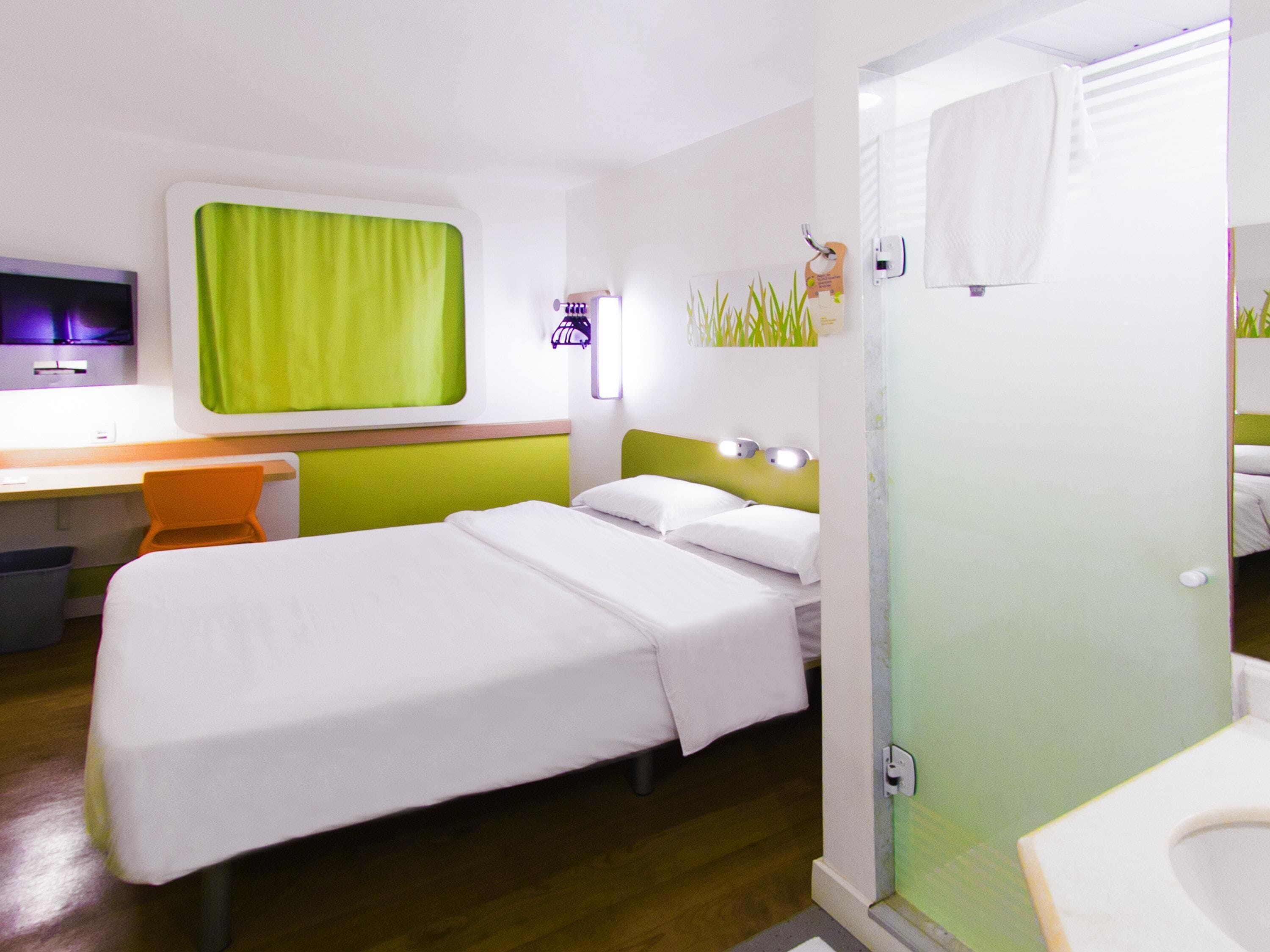 Quarto, 1 cama de casal | Secretária, ferro/tábua de engomar, Wi-fi grátis 