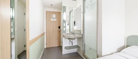 Quarto solteiro econômico, 2 camas de solteiro, vista para a cidade | Comodidades do quarto