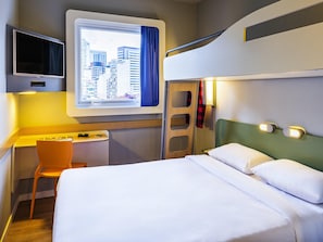 Quarto Standard, 1 cama de casal | Com decoração personalizada, secretária