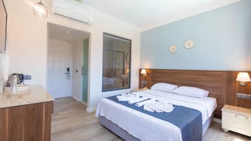 Quarto Duplo Standard | Minibar, Wi-fi grátis, roupa de cama fornecida