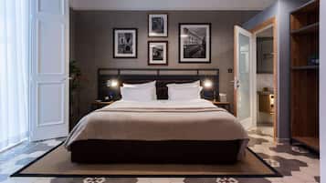 Quarto casal superior | Frigobar, cofres nos quartos, escrivaninha, Wi-Fi de cortesia